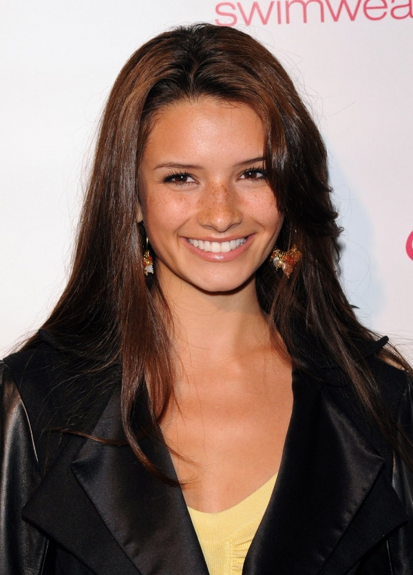 Alice Greczyn Pictures (138 Images)